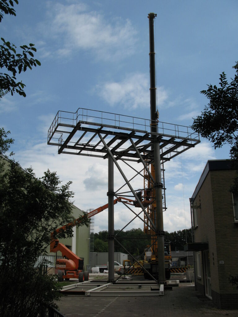 Davit flare handling system & dummy platform - Total - Consmema ...